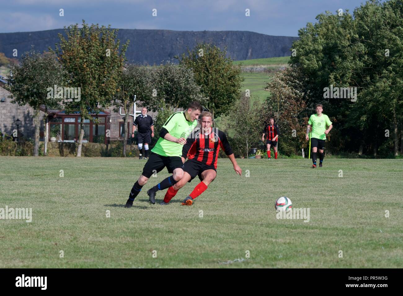 Football match between hi-res stock photography and images - Alamy