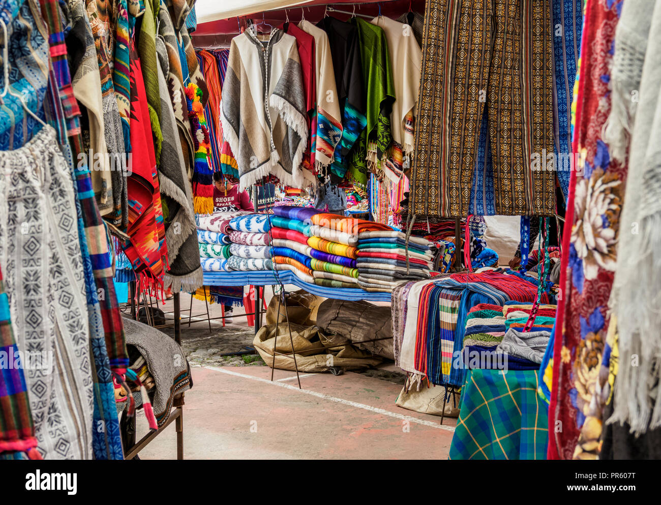 Otavalo ecuador market textiles hi-res stock photography and images - Alamy