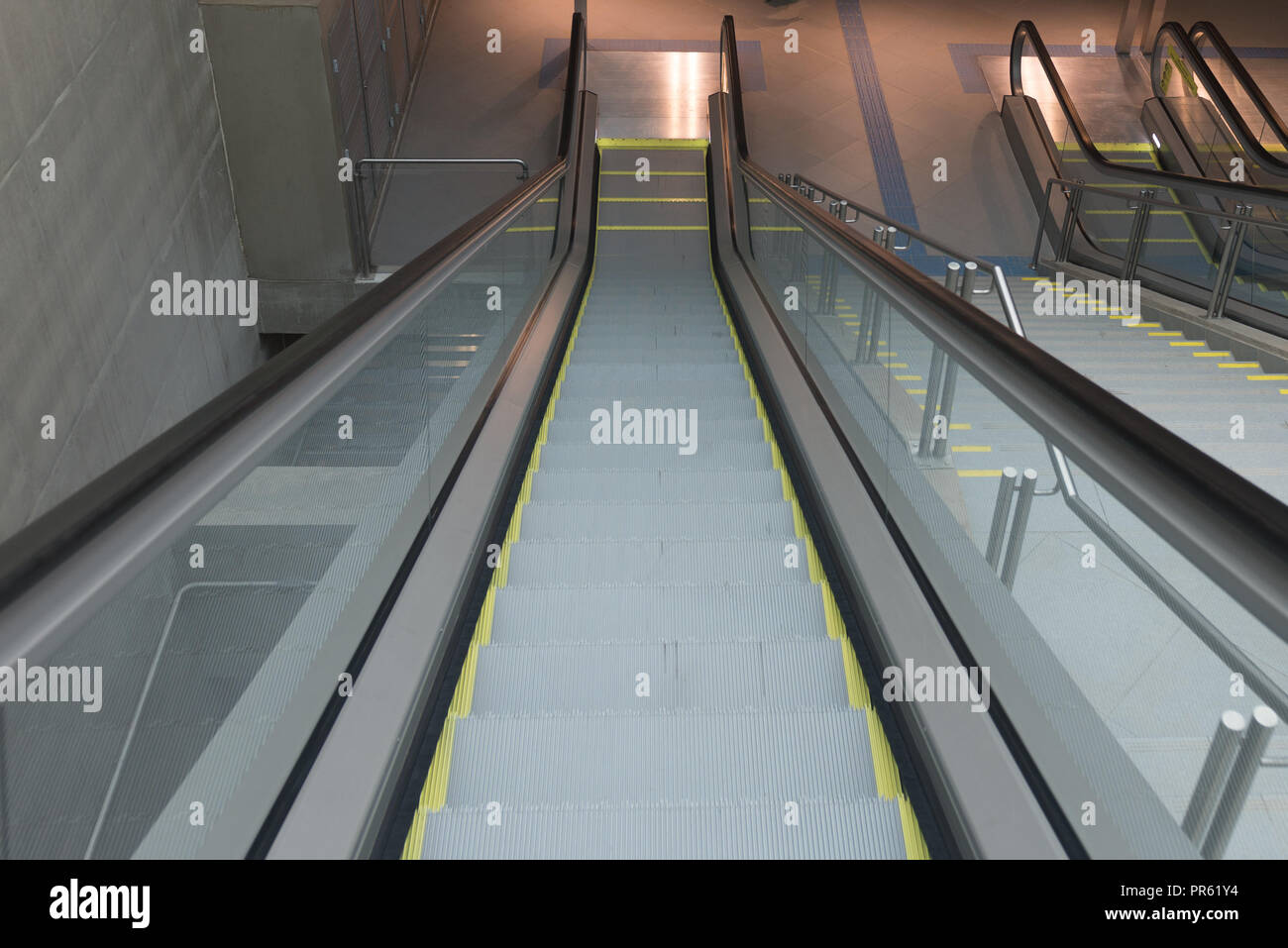 Big city escalator architecture hi-res stock photography and images - Alamy