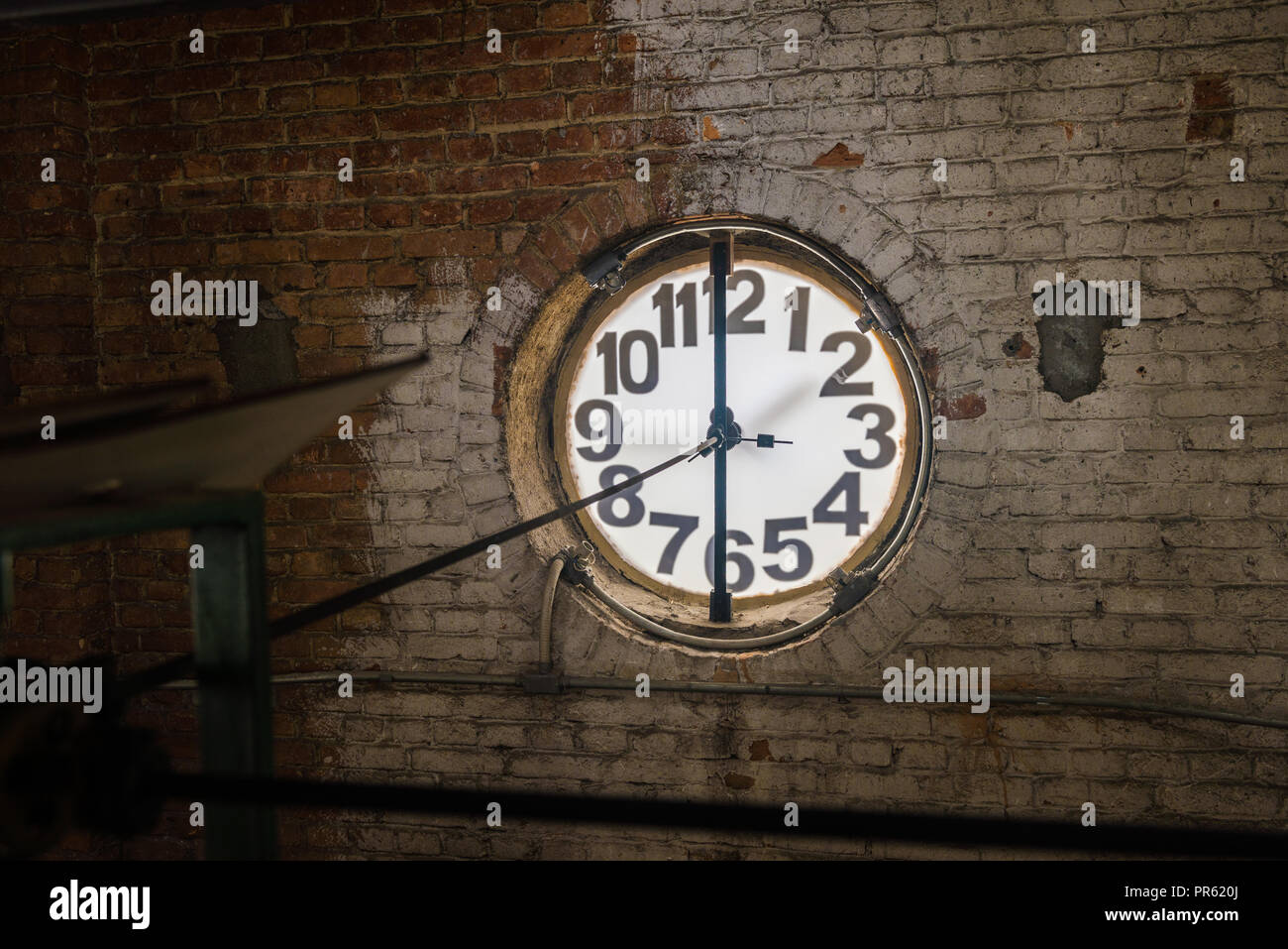 Big clock mechanism hi-res stock photography and images - Alamy