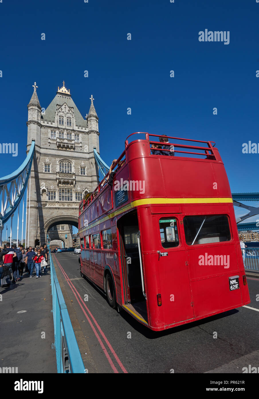 Tower bridge red bus hi-res stock photography and images - Alamy