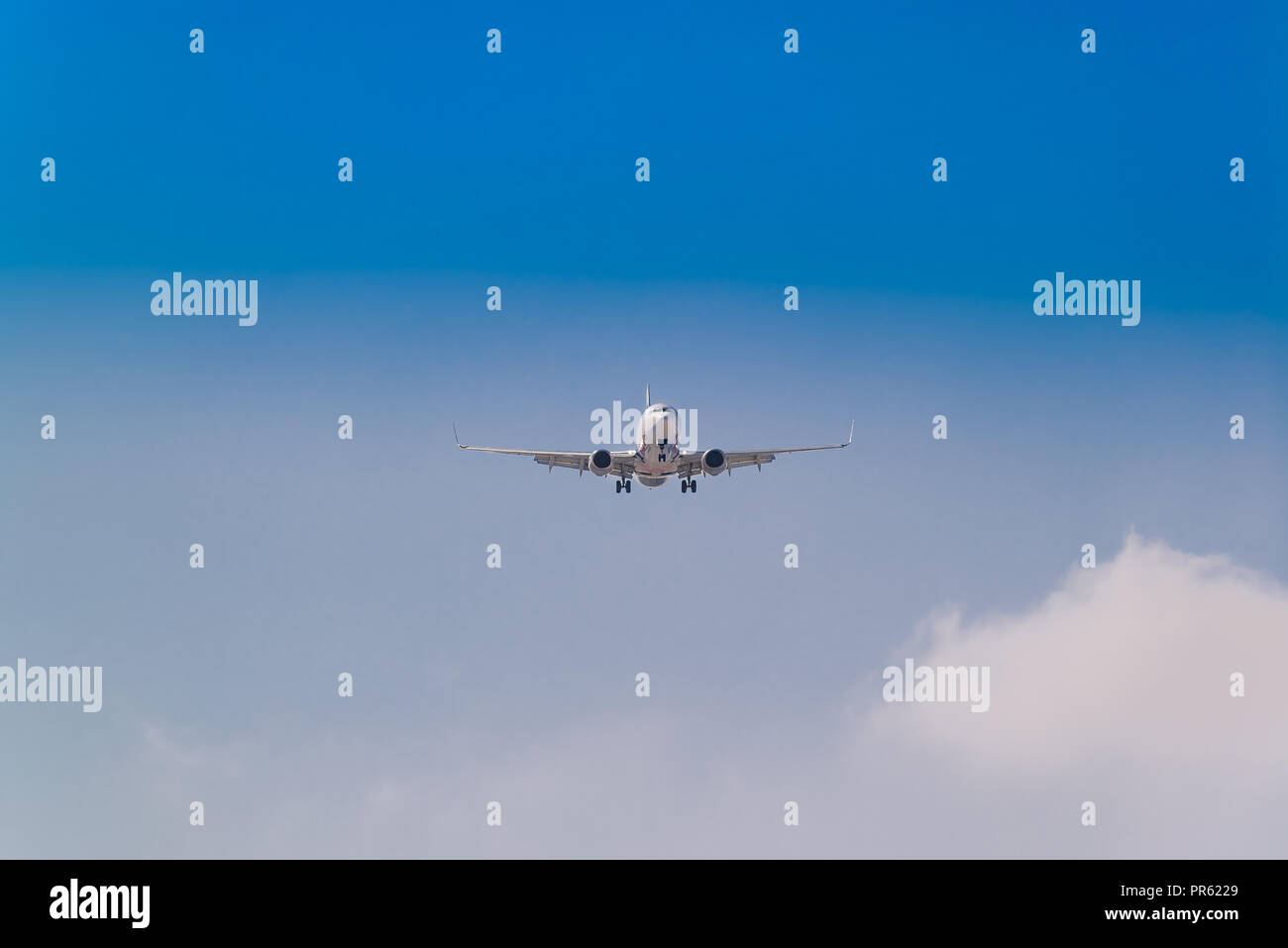 Airplane flying high up hi-res stock photography and images - Alamy