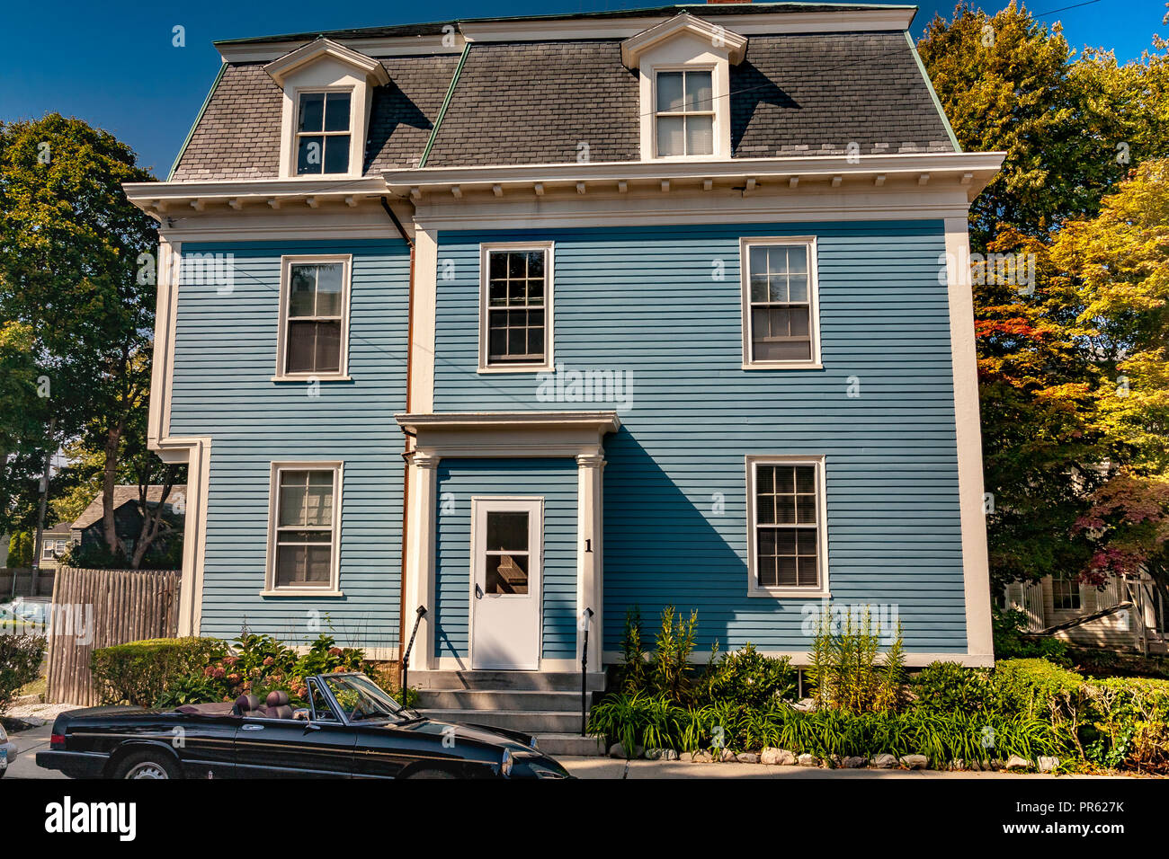 Colonial style school hi-res stock photography and images - Alamy