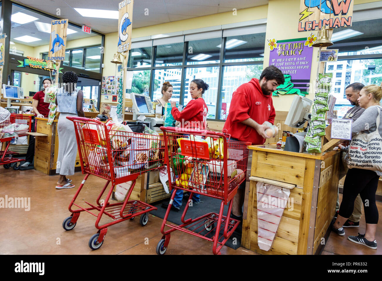 Trader joe's store interior hi-res stock photography and images - Alamy Trader joe's store interior hi-res stock photography and images - Alamy