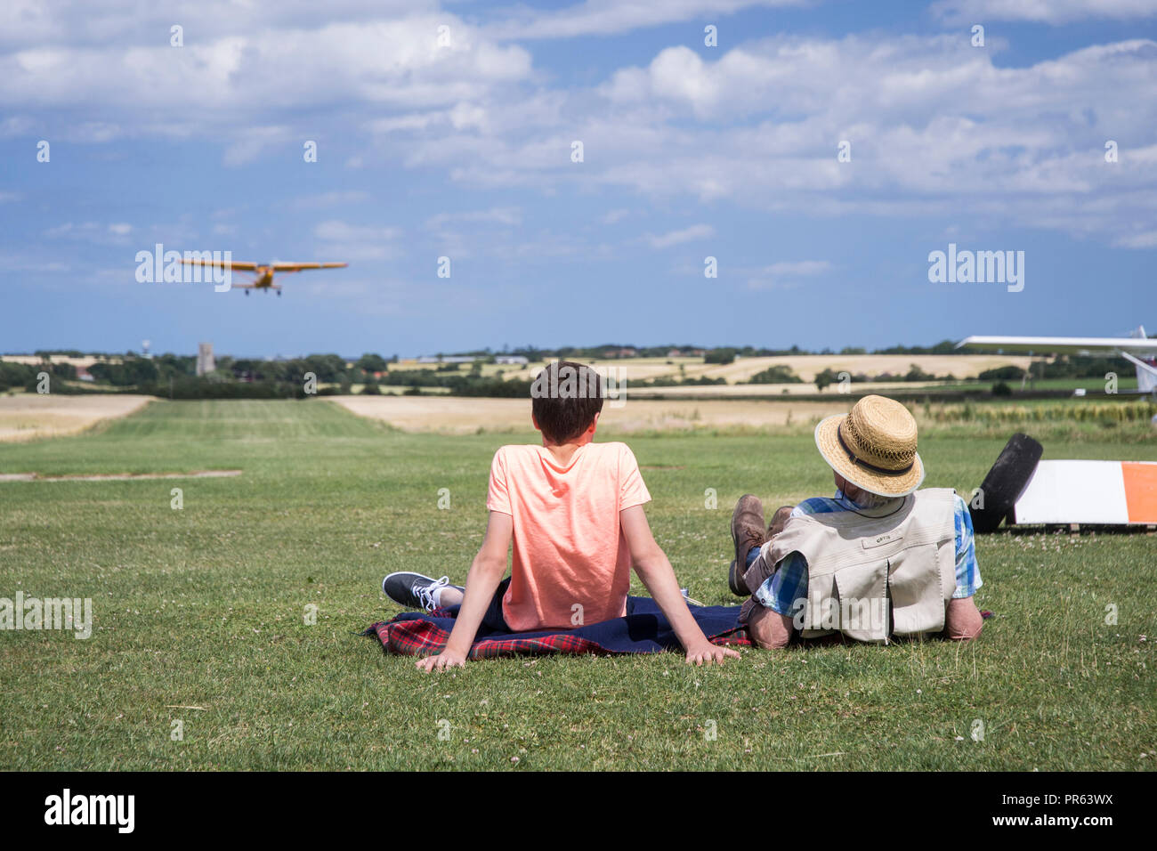 Take off light hi-res stock photography and images - Alamy