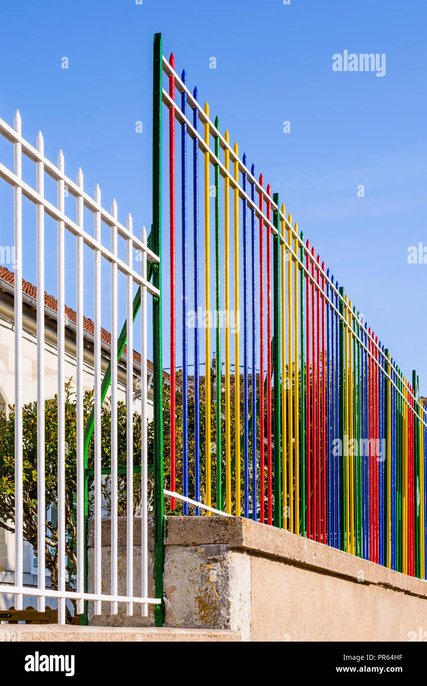 Painted railings hi-res stock photography and images - Alamy