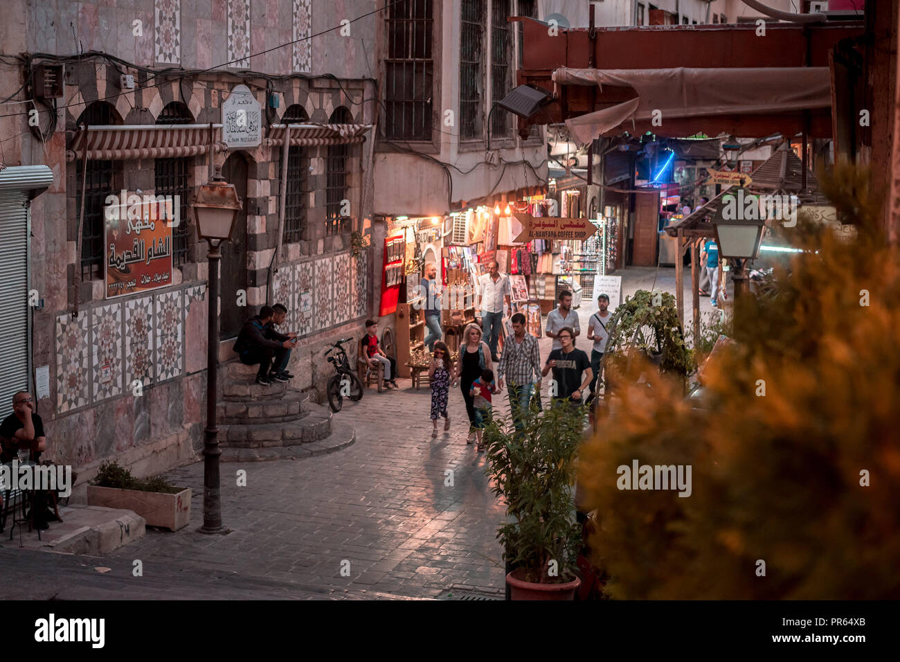 Old town with bazaar and mosque hi-res stock photography and images - Alamy