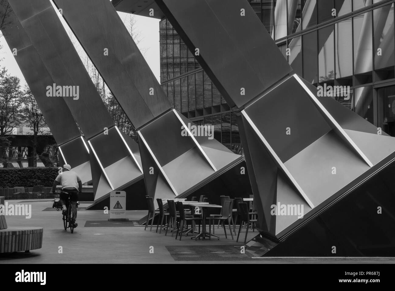 Angular steel structure hi-res stock photography and images - Alamy