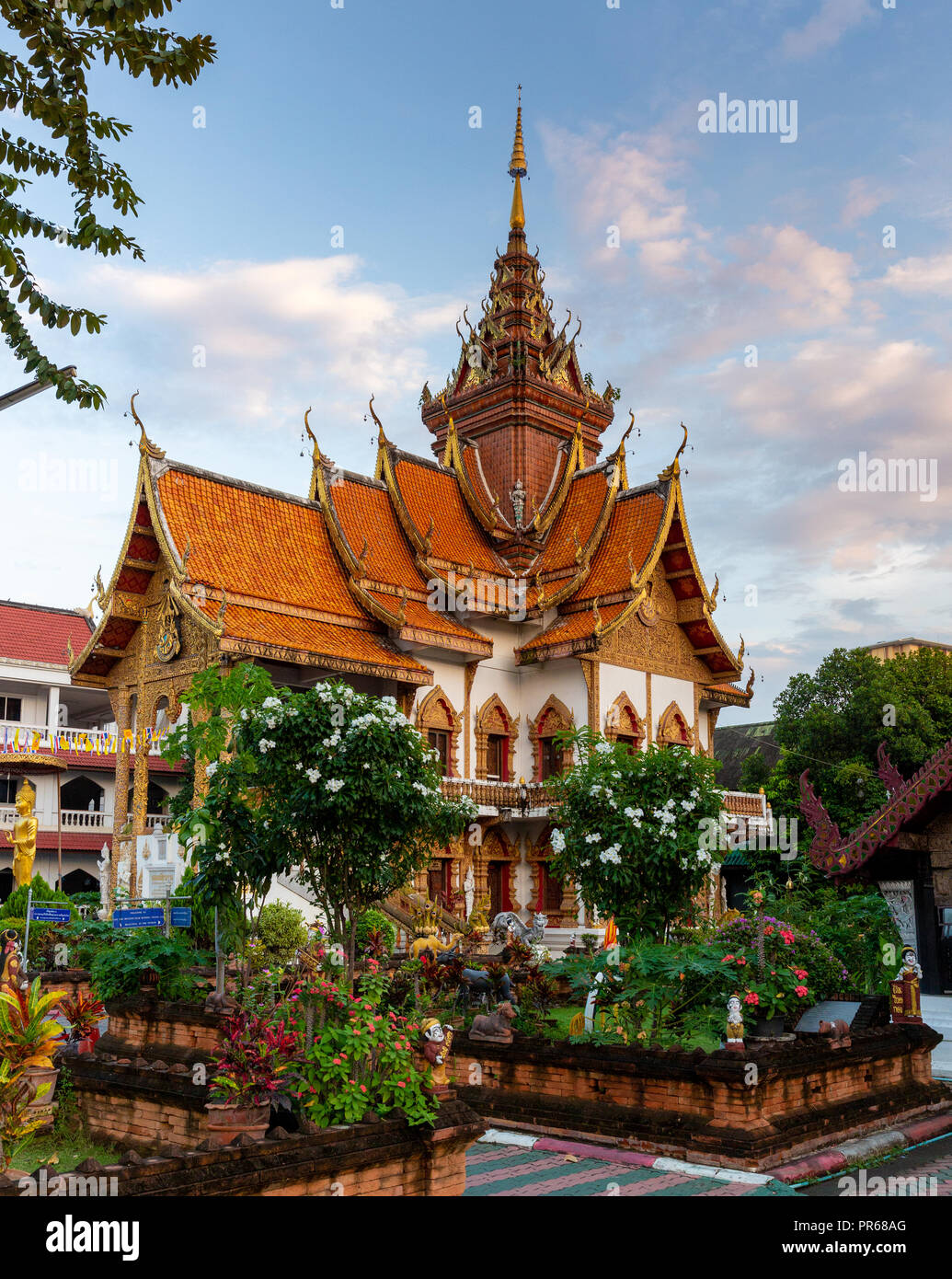 Wat buppharam chiang mai chiang hi-res stock photography and images - Alamy