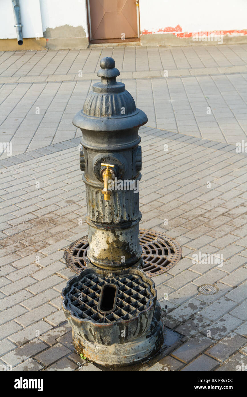 Outdoor tap old fashioned tap hi-res stock photography and images - Alamy