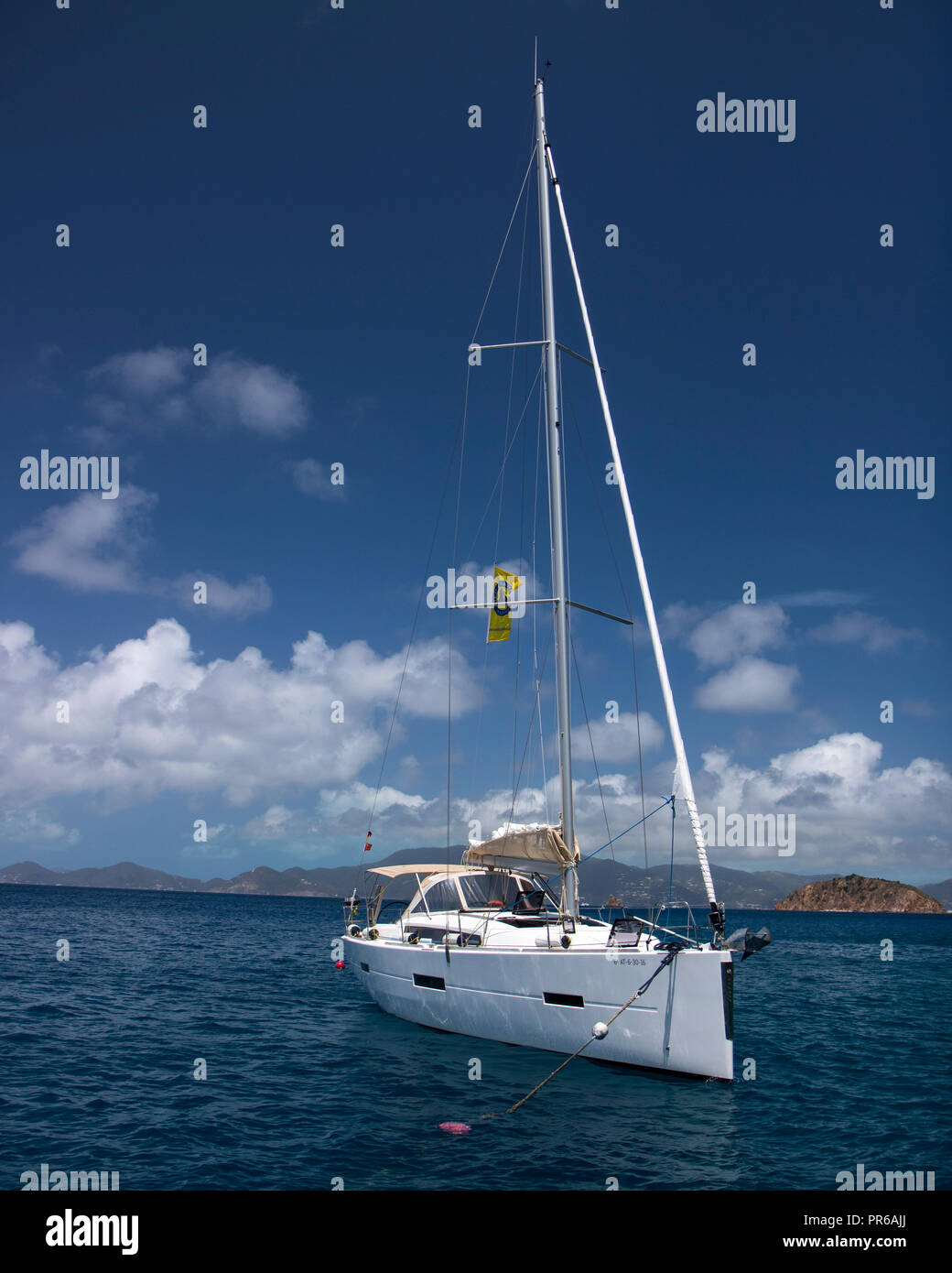 Single hull sail boat hi-res stock photography and images - Alamy