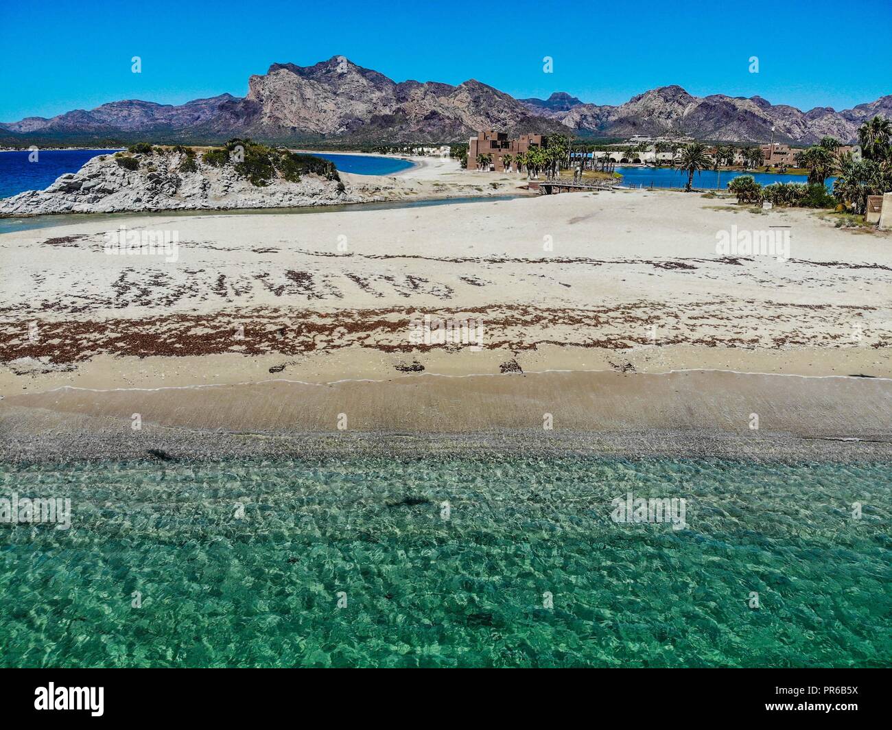 sand and beach water. Bay of San Carlos, Sonora, Mexico... arena y agua ...