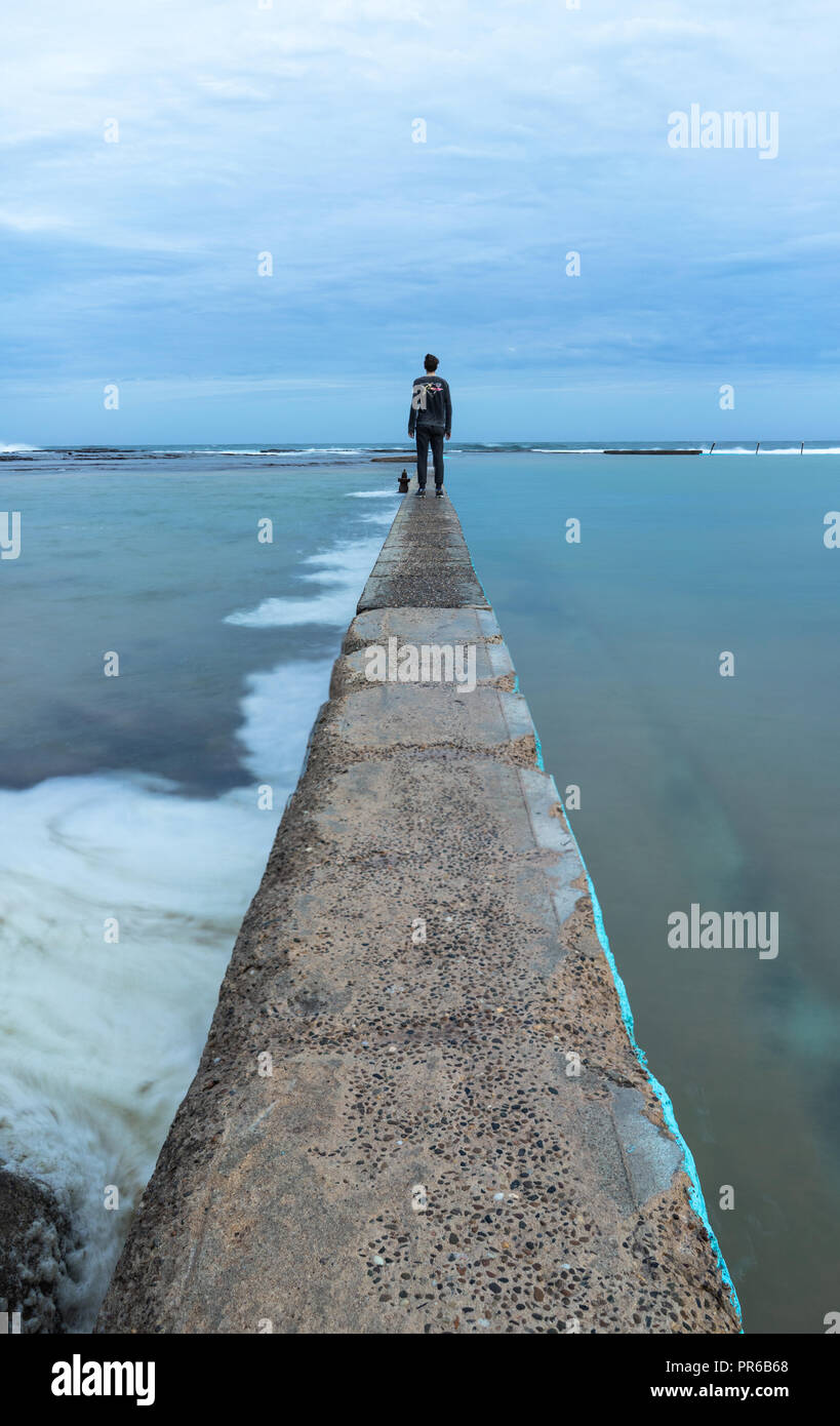Waiting for the storm by Narrabeen ocean pool Stock Photo - Alamy
