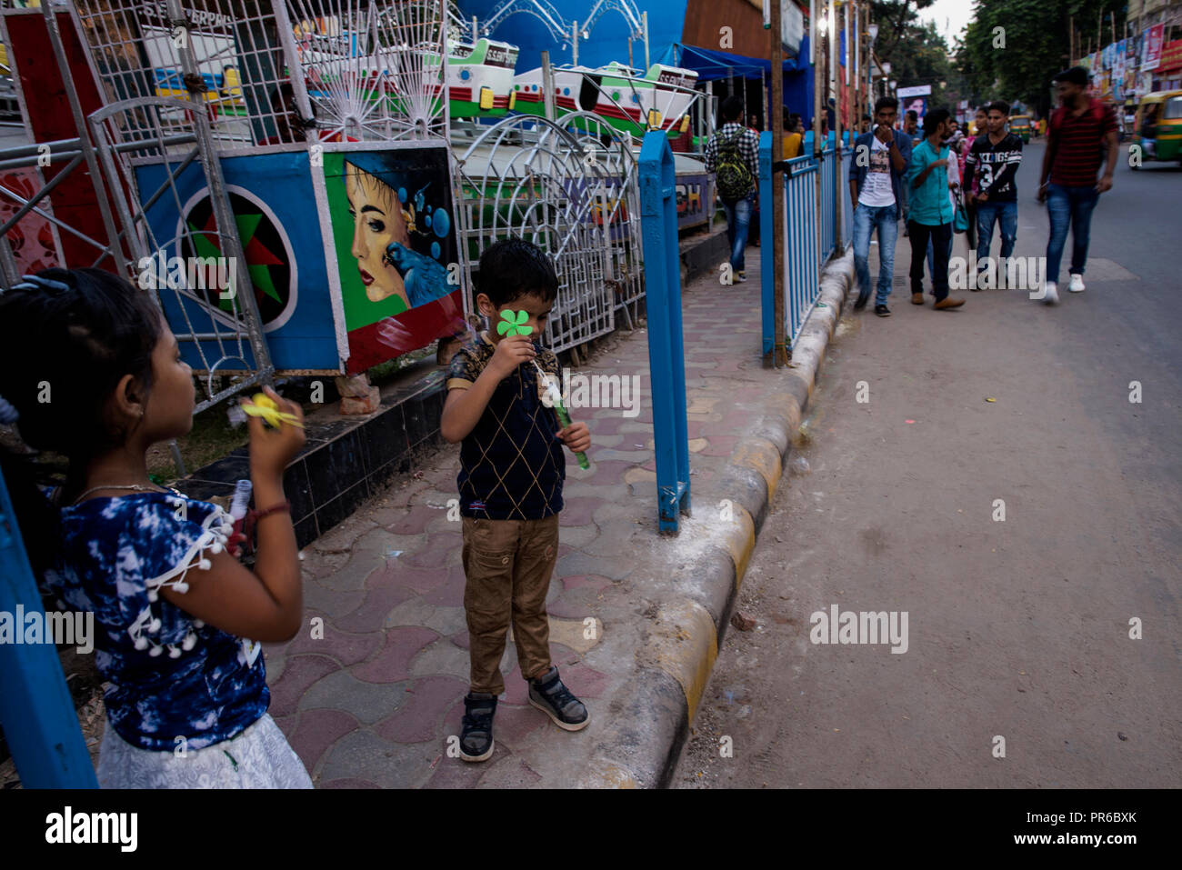 Loitering children hi-res stock photography and images - Alamy
