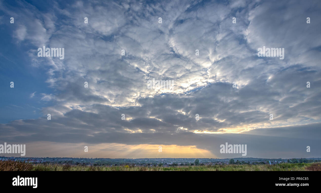 Sunset with crepuscular rays, Port Sunlight River Park, Wirral ...