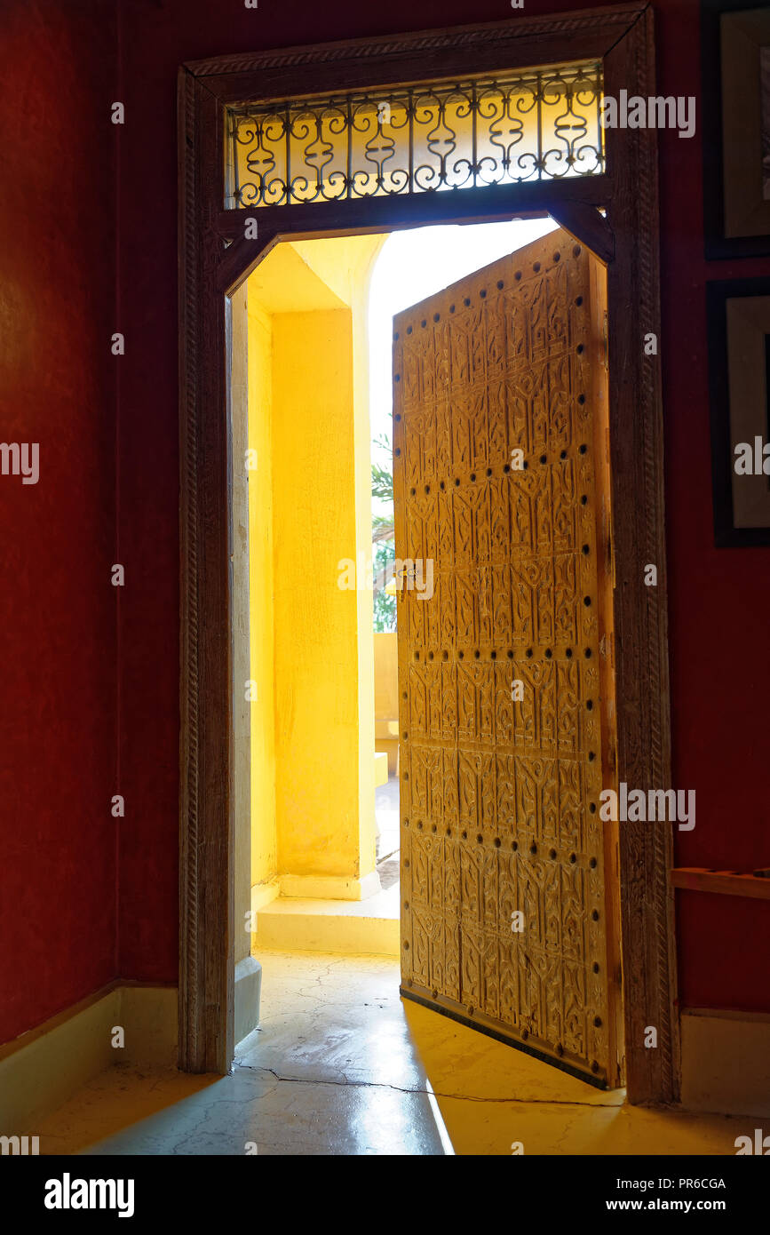 Arch moroccan entrance hi-res stock photography and images - Alamy