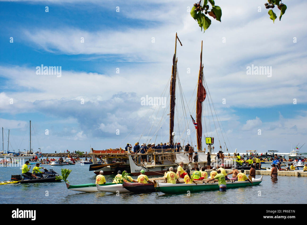 Hokulea canoe sailing hi-res stock photography and images - Alamy