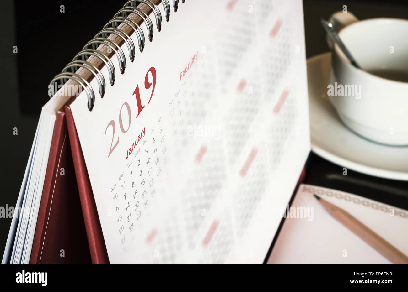 Desktop calendar sitting on desk showing year of 2018 Stock Photo - Alamy