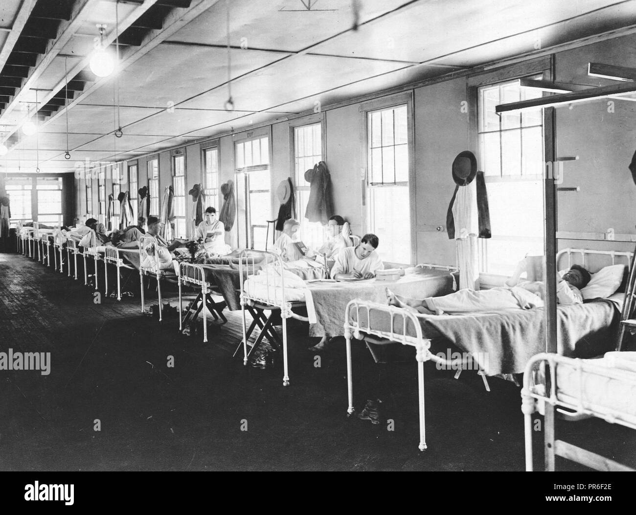 1919 - Reading room in ward, Hospital #1, McClellen, ALA Stock Photo ...