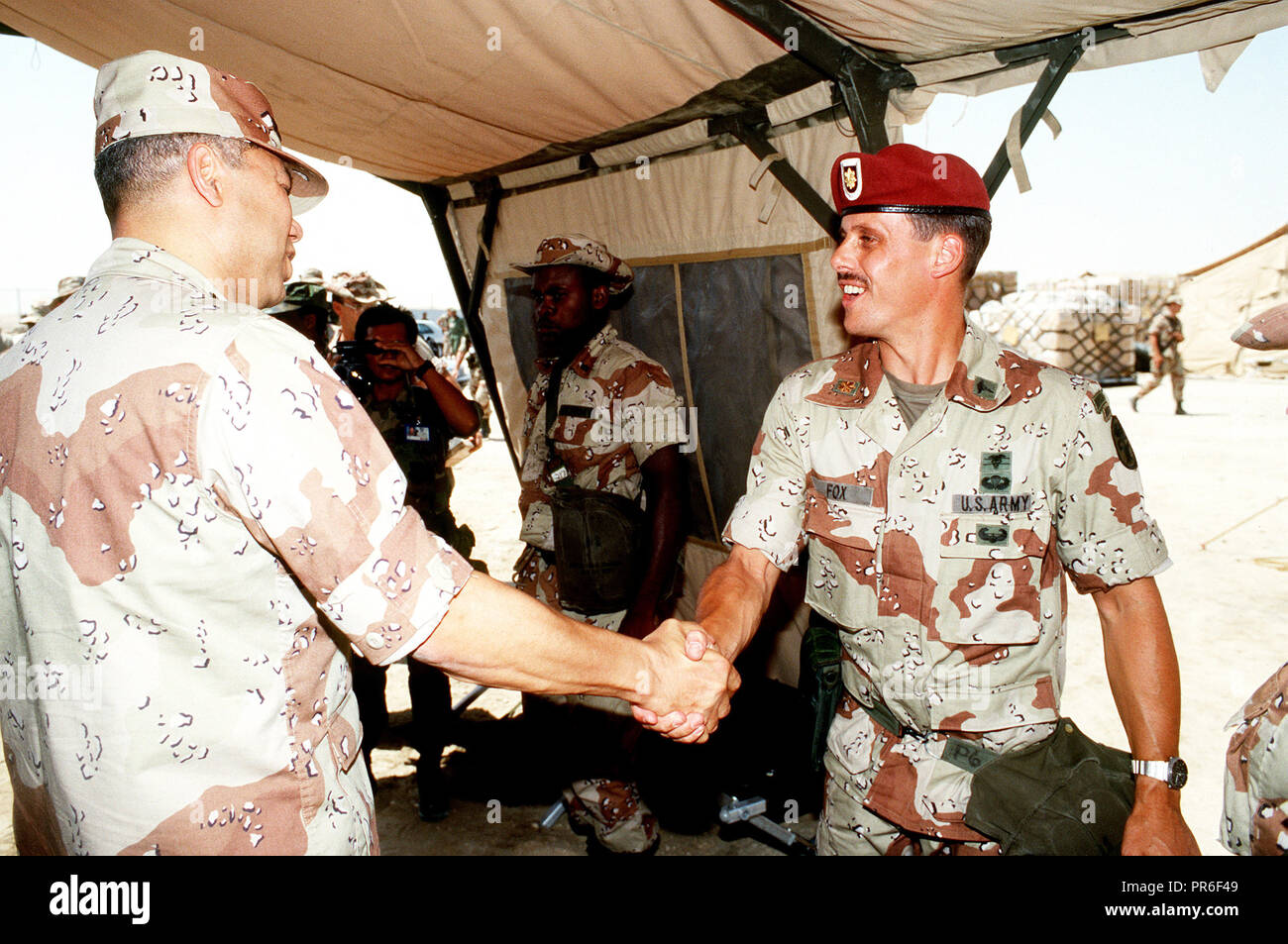 Gen. Colin Powell, chairman of the Joint Chiefs of Staff, meets Maj ...