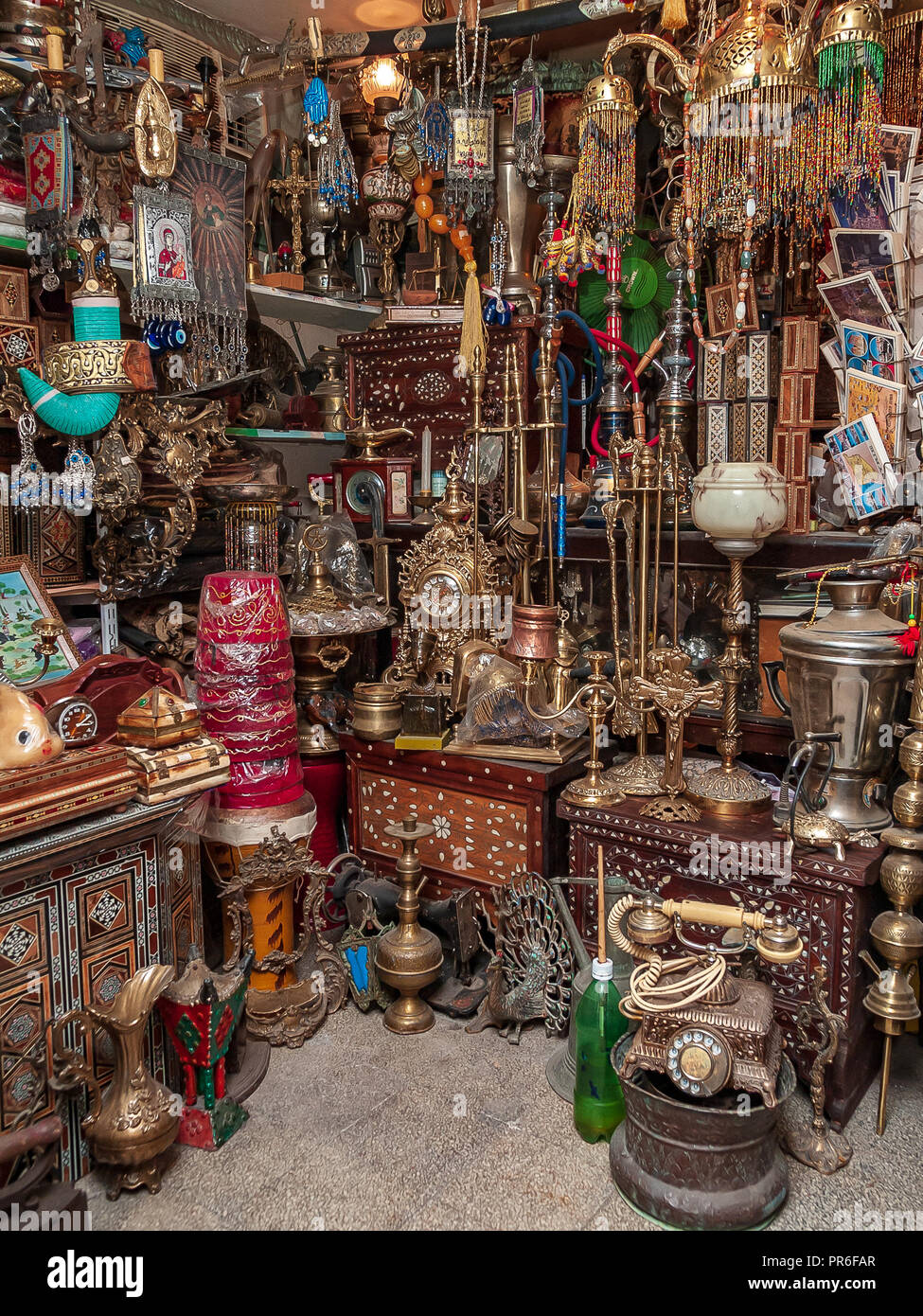 Inside oriental gift shop hi-res stock photography and images - Alamy