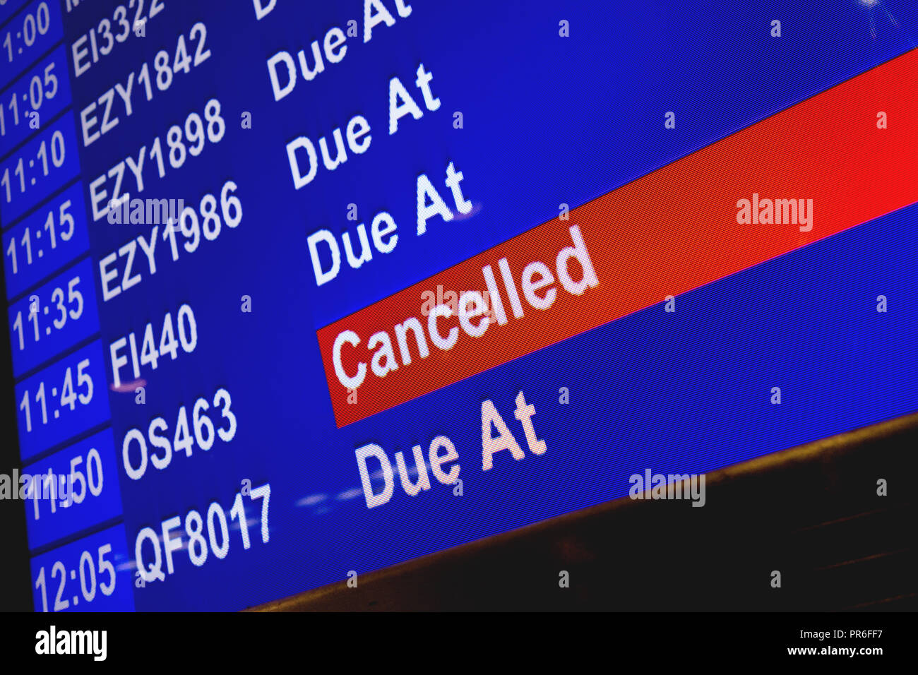 Cancelled flight hi-res stock photography and images - Alamy