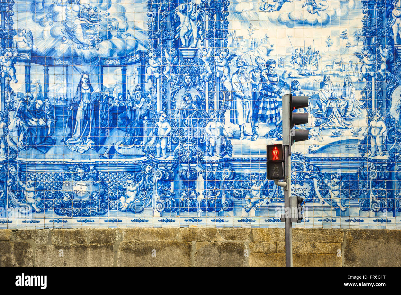 Portuguese tiles street hi-res stock photography and images - Alamy