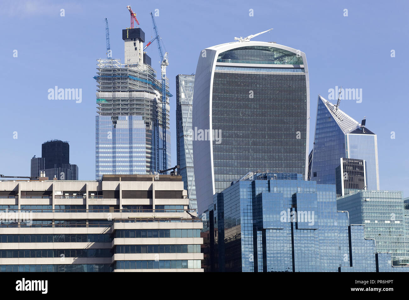 Buildings along the thames hi-res stock photography and images - Alamy