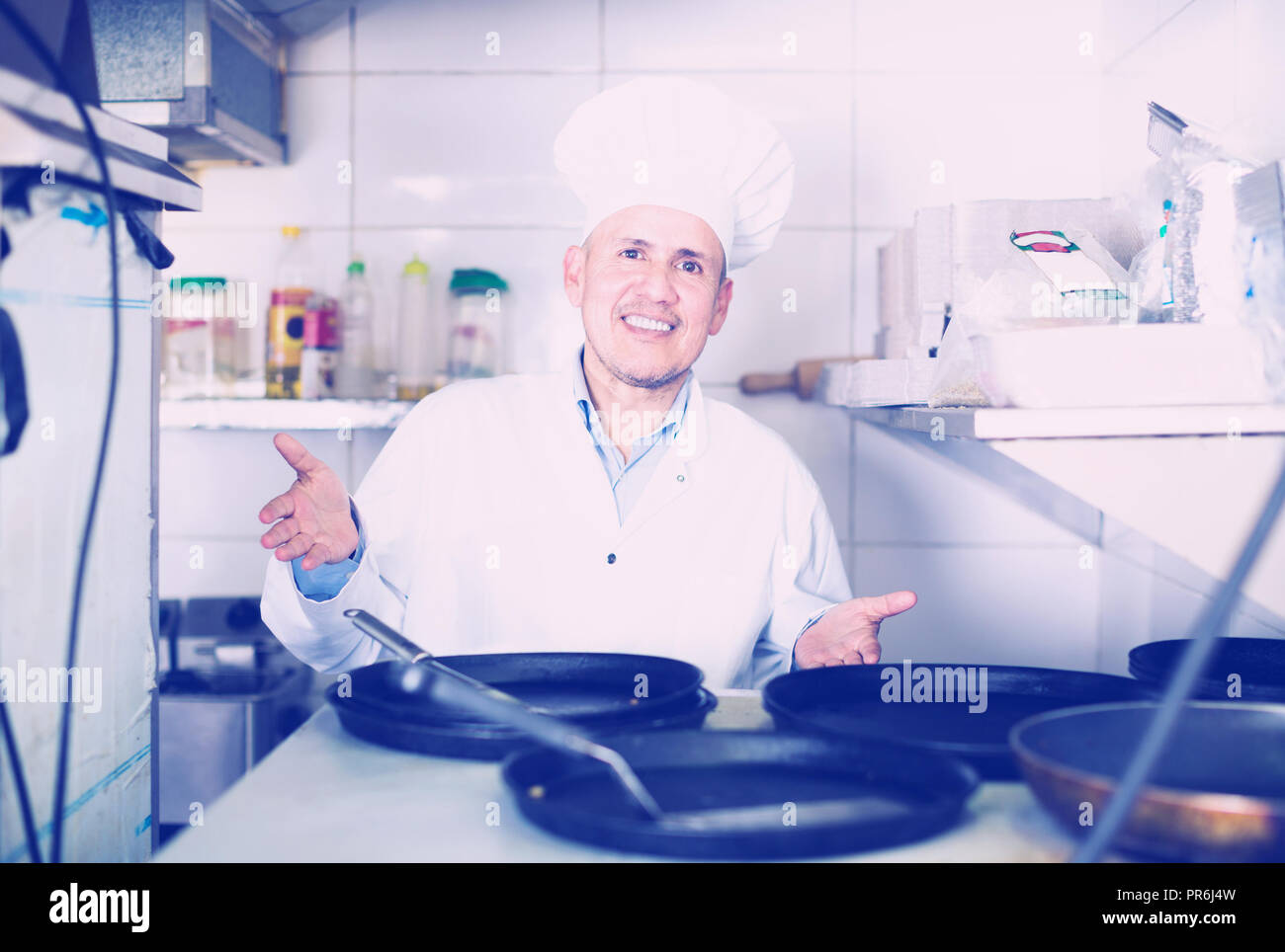 Chef sitting on street hi-res stock photography and images - Alamy