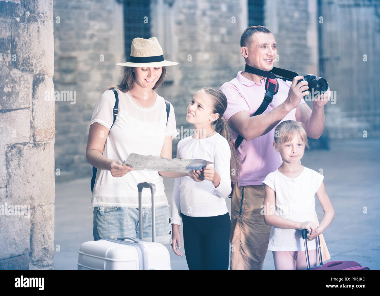 Kids making map hi-res stock photography and images - Alamy