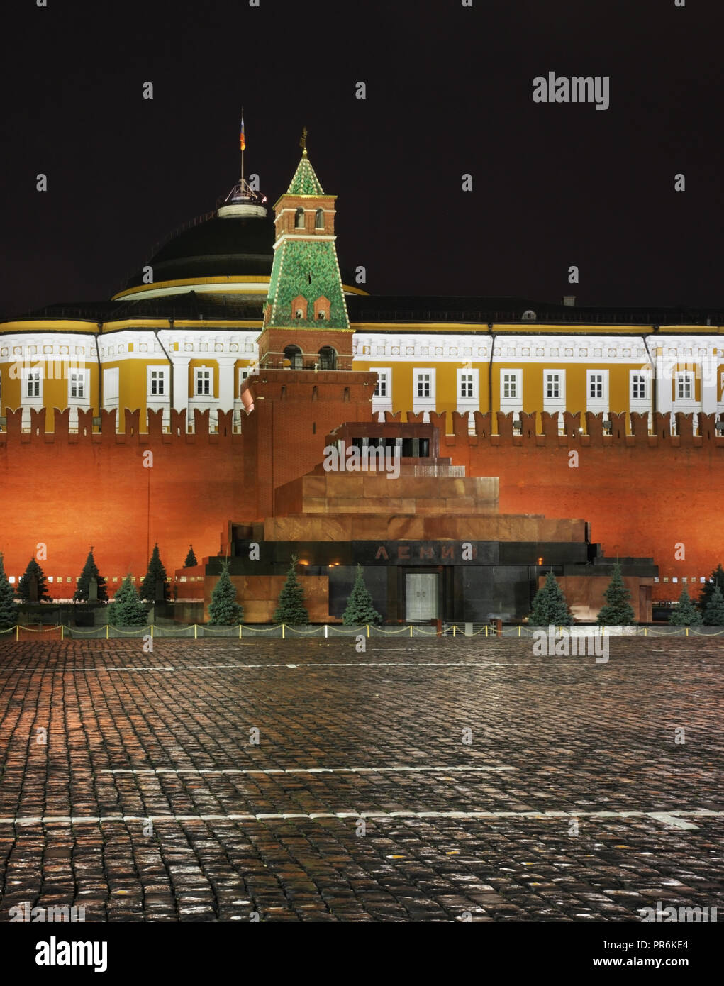 Senate tower and Mausoleum of Lenin at Red square in Moscow. Russia ...
