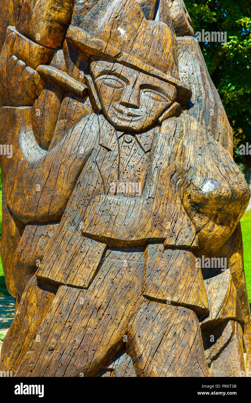 Wooden sculptures monuments hi-res stock photography and images - Alamy