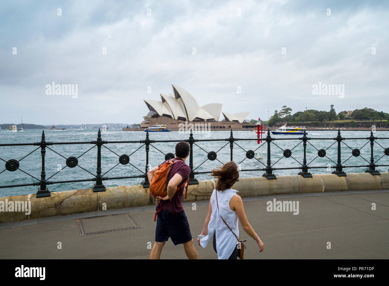 Couple walking by opera house hi-res stock photography and images - Alamy