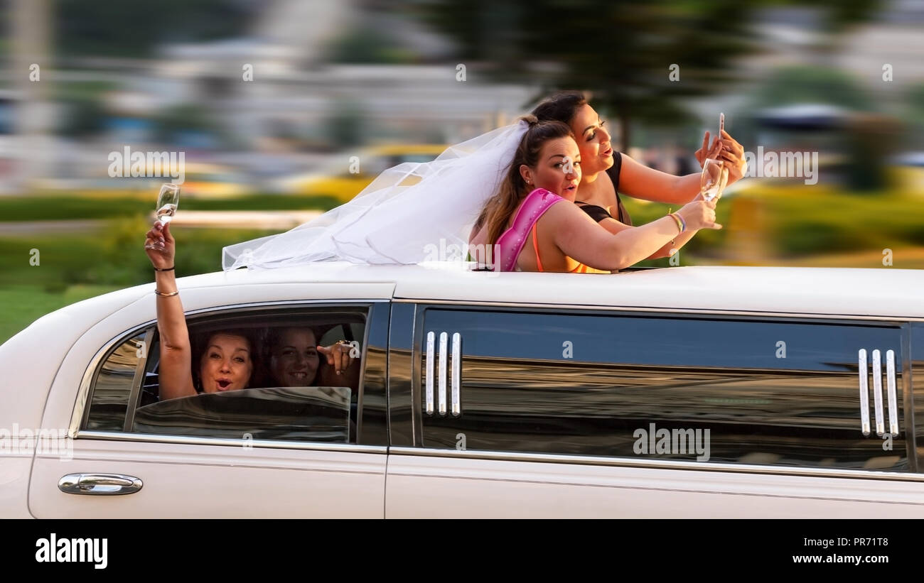Stretch limo hi-res stock photography and images - Alamy