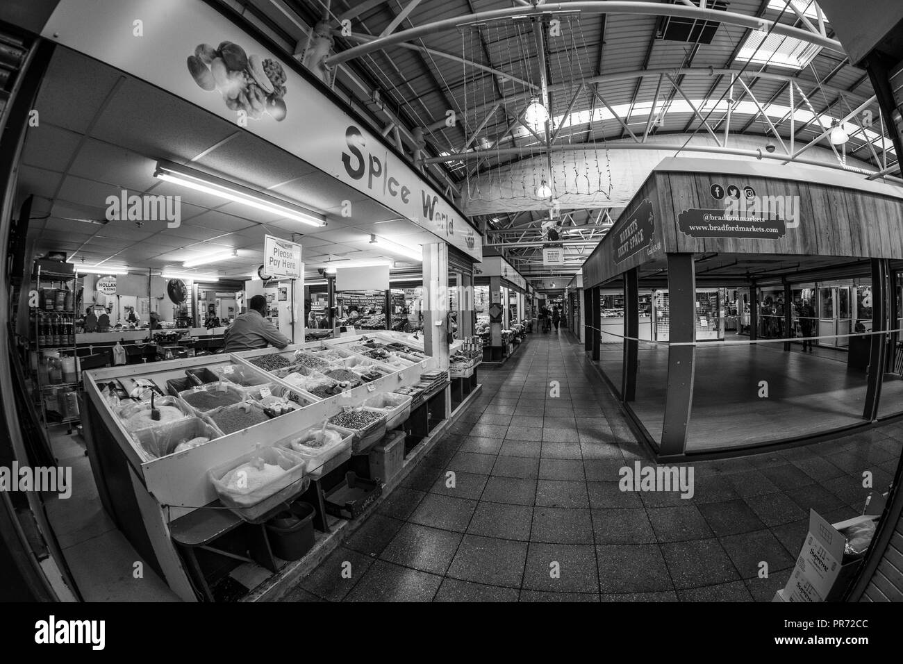 Oastler shopping centre hi-res stock photography and images - Alamy