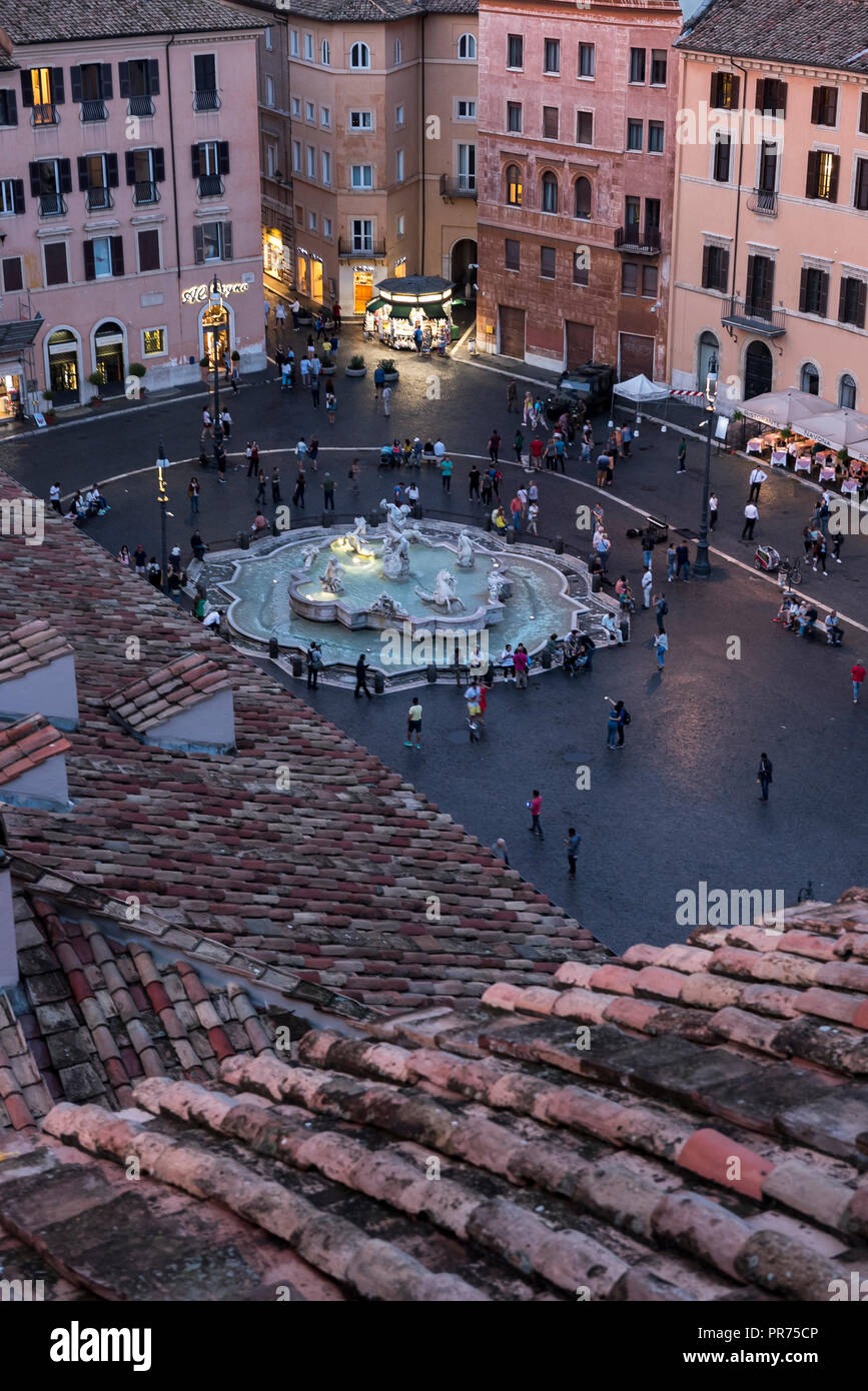 Famous squares of rome hi-res stock photography and images - Alamy