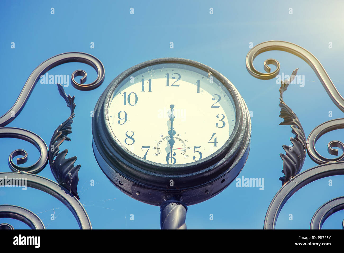 Street clock yellow frame hi-res stock photography and images - Alamy
