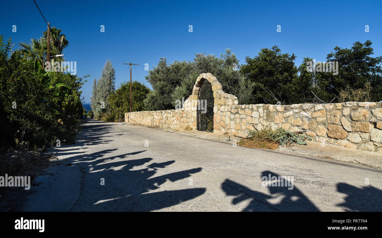 Wide stone archway hi-res stock photography and images - Alamy