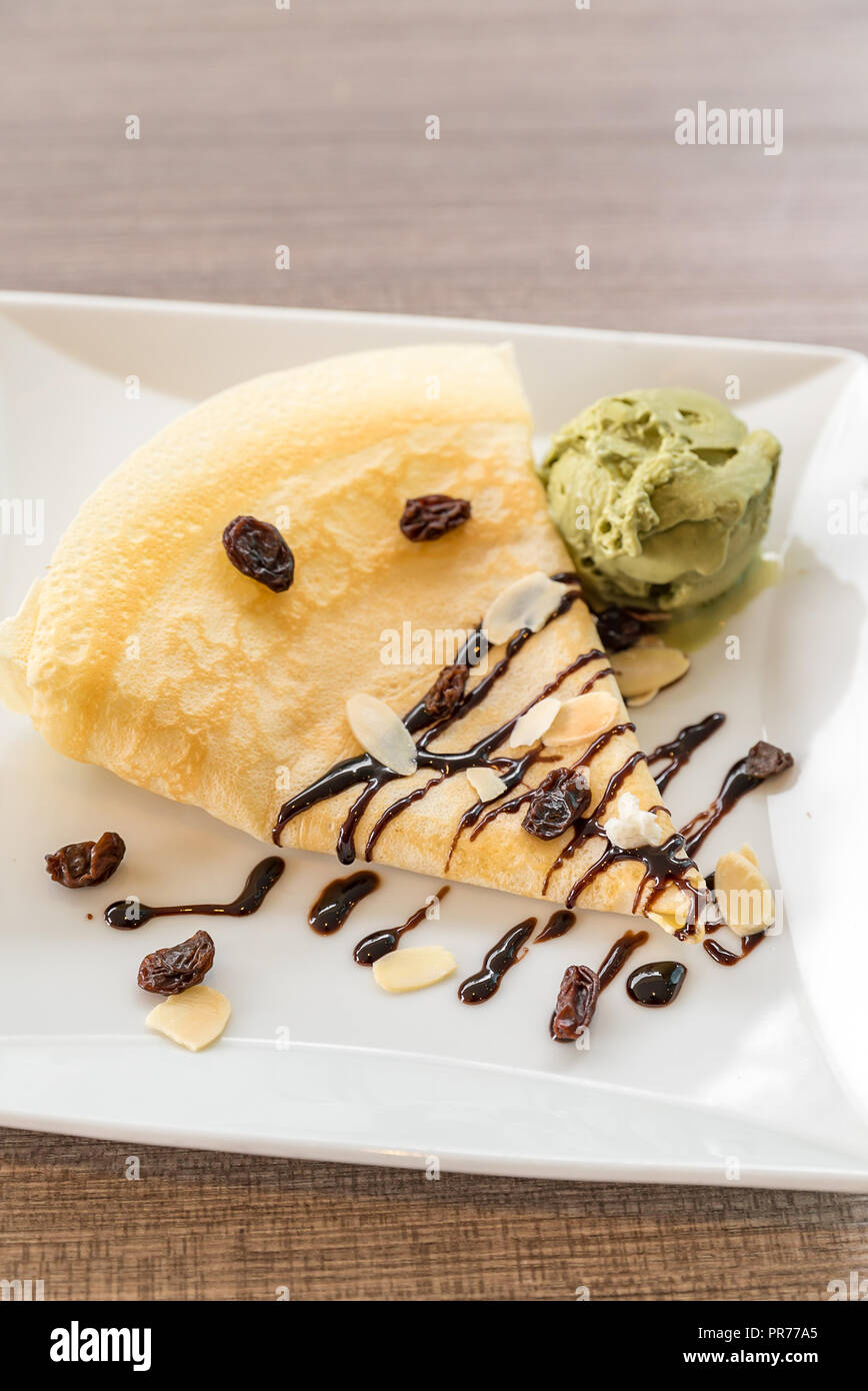 Whipped cream crepe cake with banana hi-res stock photography and ...