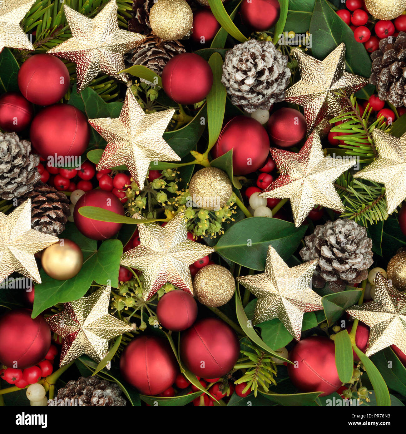 Holly and ivy christmas decorations hi-res stock photography and images ...