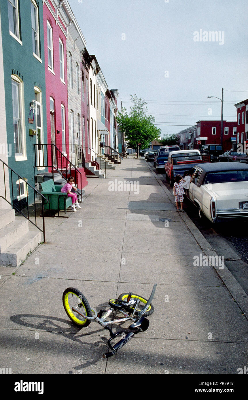 1990s urban neighborhood hi-res stock photography and images - Alamy