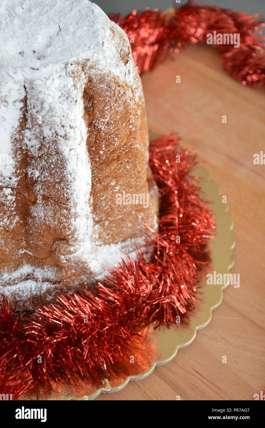 Traditional italian pandoro hi-res stock photography and images - Alamy