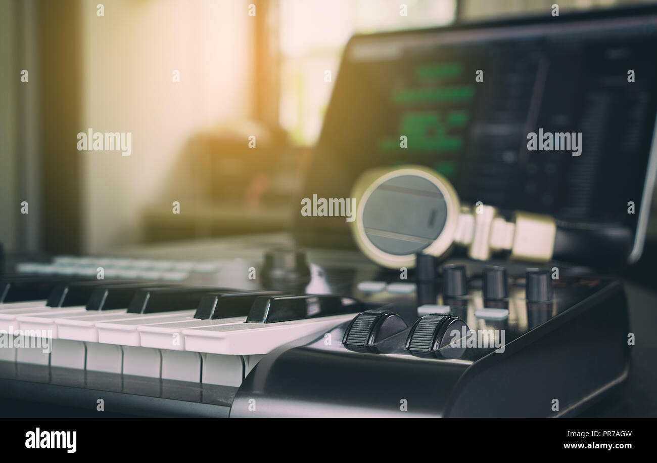 Keyboard controller hi-res stock photography and images - Alamy
