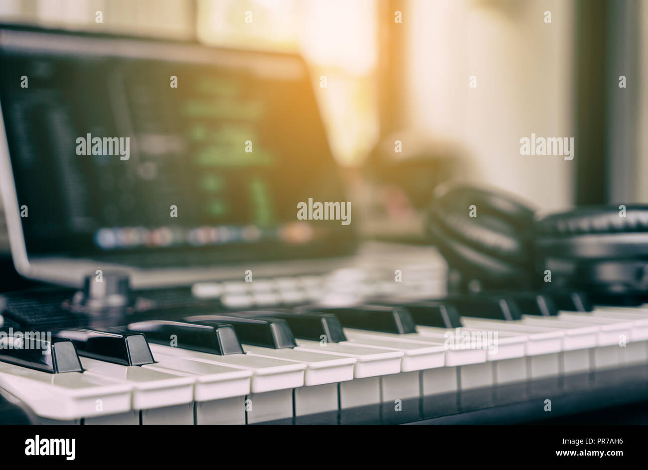 Computer midi keyboard headphones hi-res stock photography and images ...