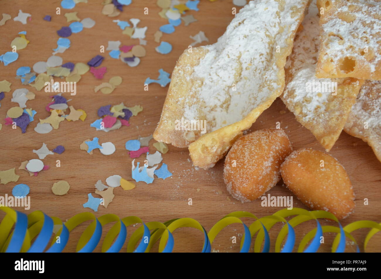 Frappe, traditional carnival sweets, Italy Stock Photo - Alamy