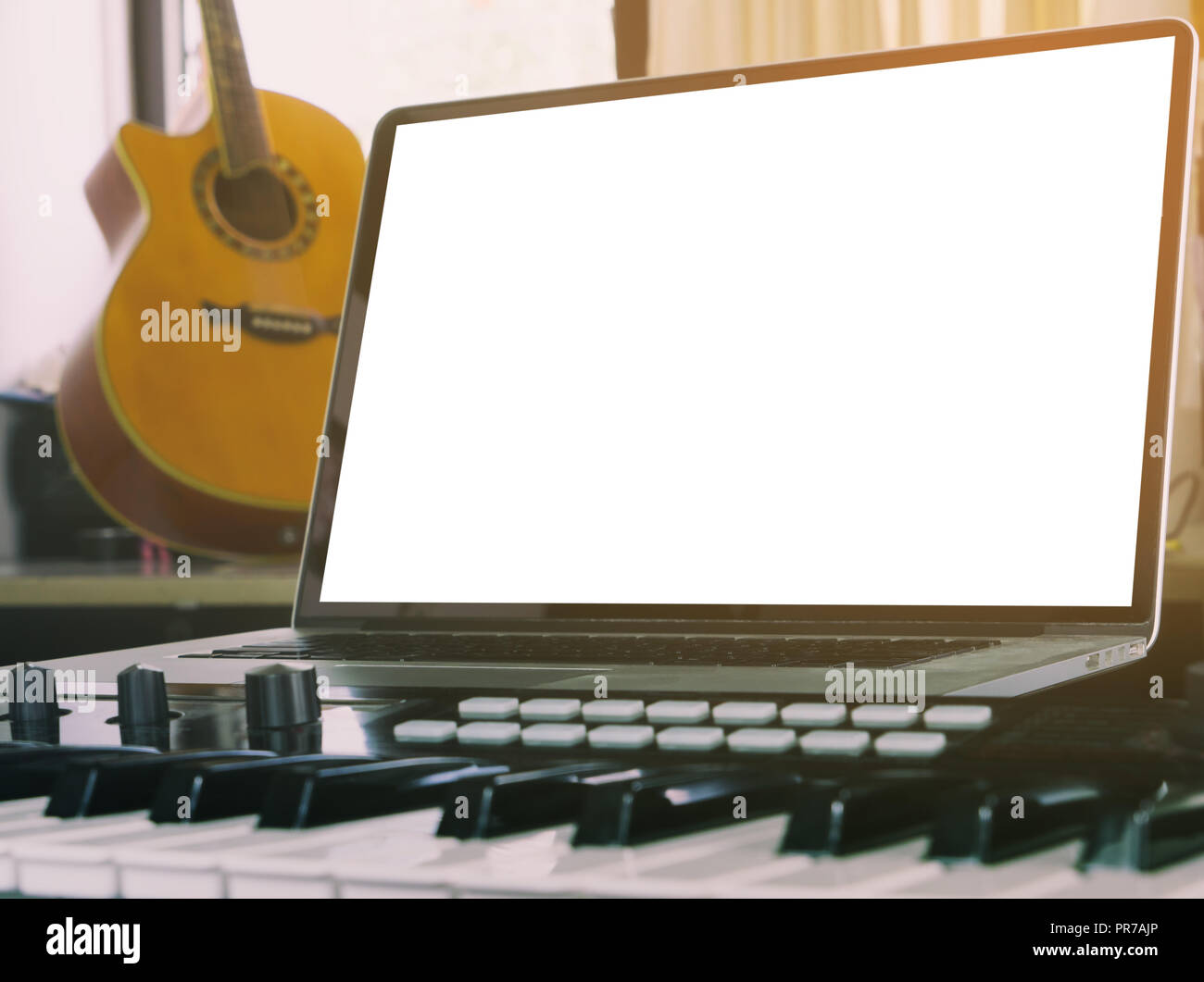 Acoustic screen hi-res stock photography and images - Alamy