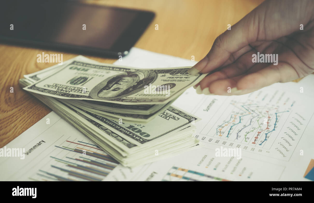 Picking up money hi-res stock photography and images - Alamy