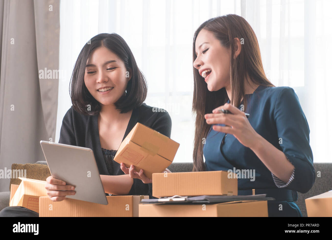 Asian man packing boxes hi-res stock photography and images - Alamy