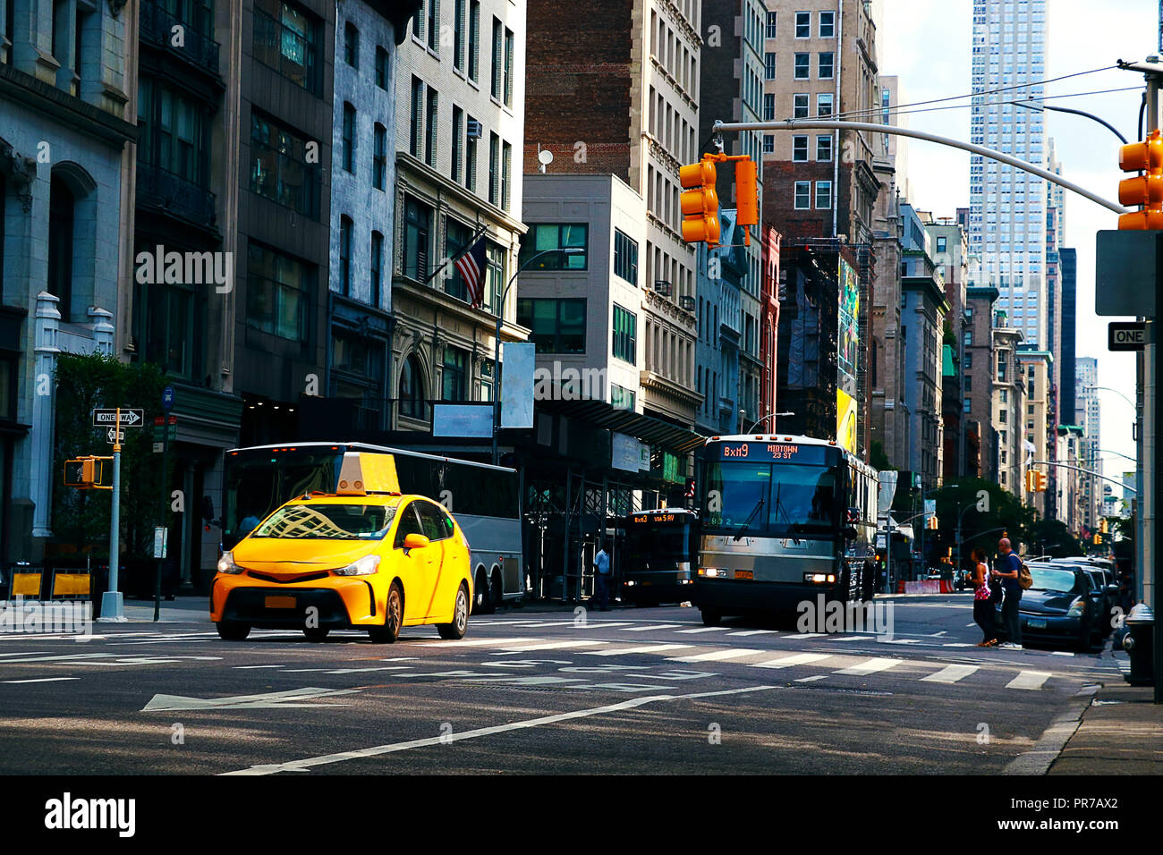 New york street scene hi-res stock photography and images - Alamy