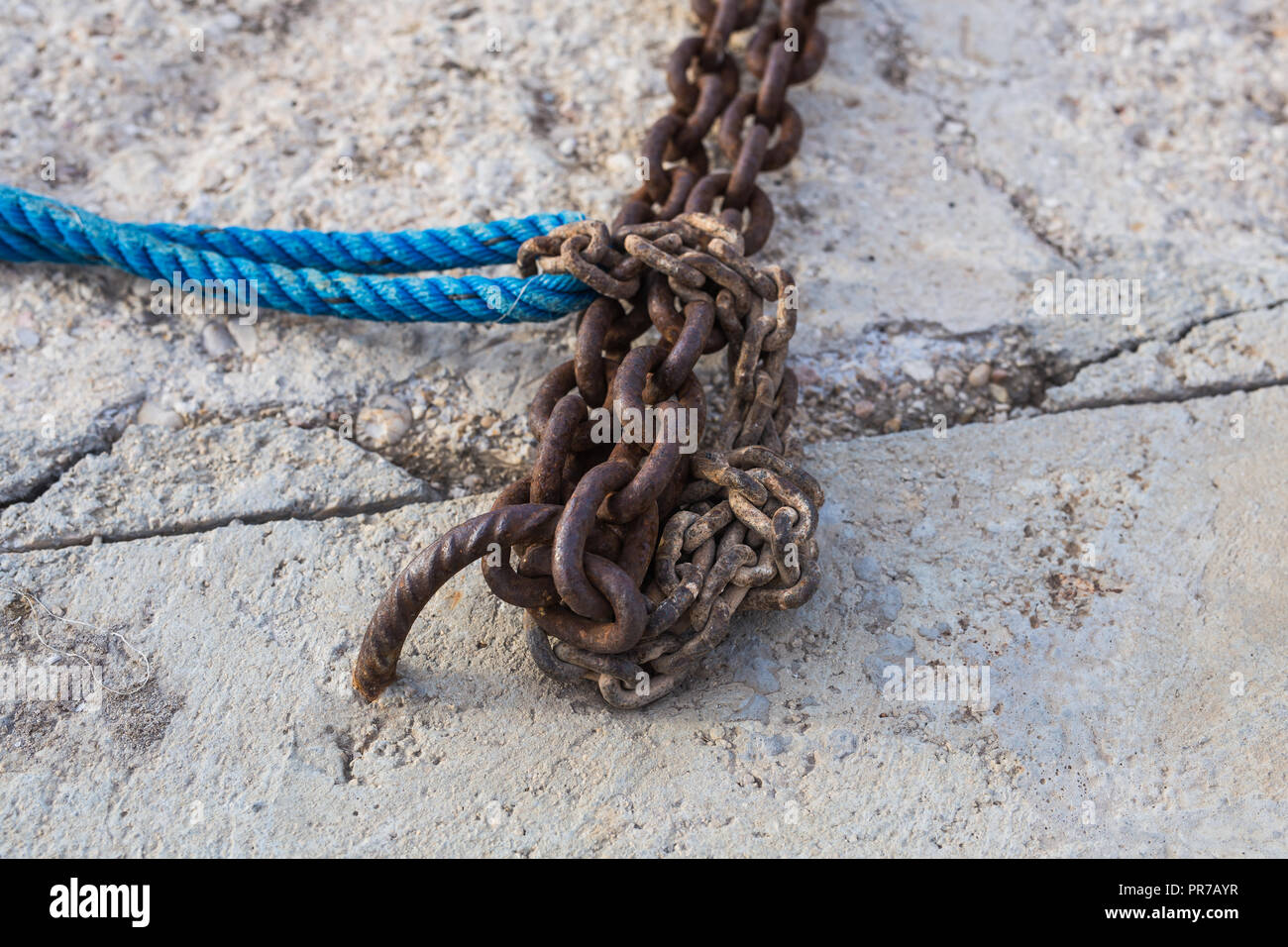 Anchor rope and chain in sea port Stock Photo - Alamy